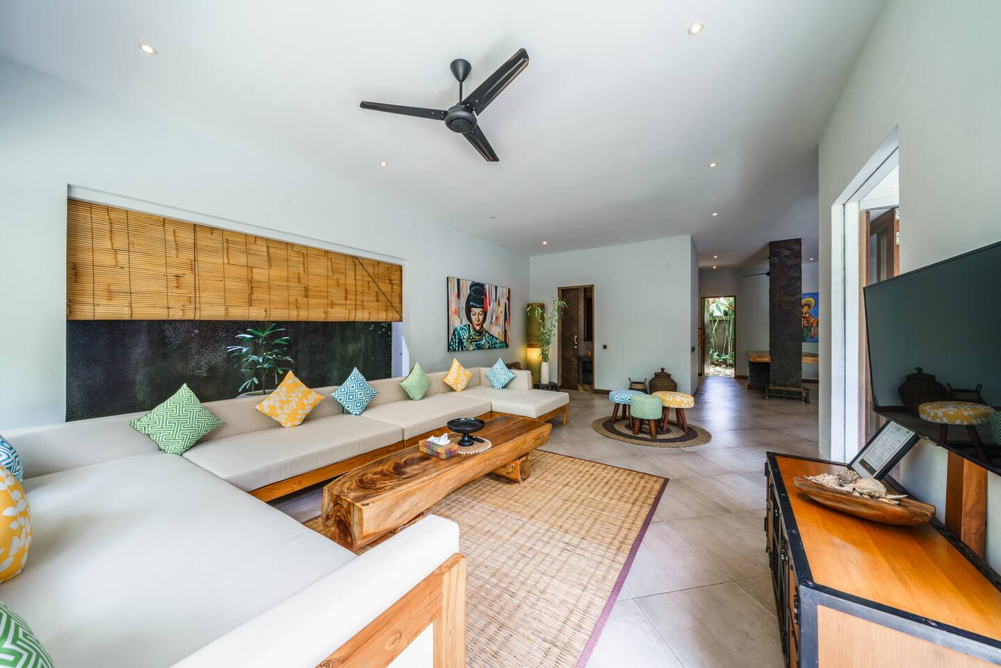 Spacious Living Room and Open kitchen in Villa Puri Aman